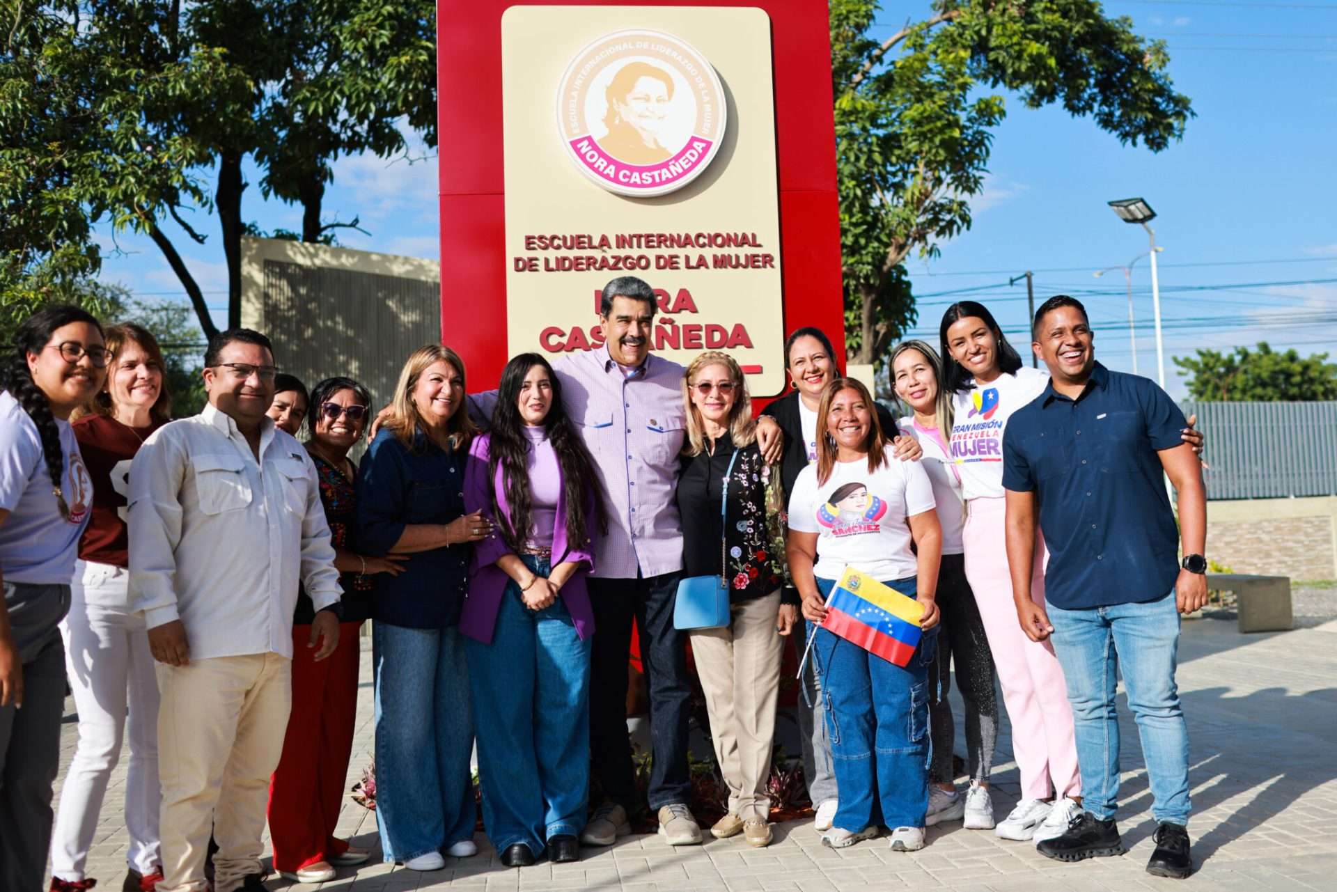 Maduro inaugura la escuela internacional de liderazgo de la mujer Nora ...